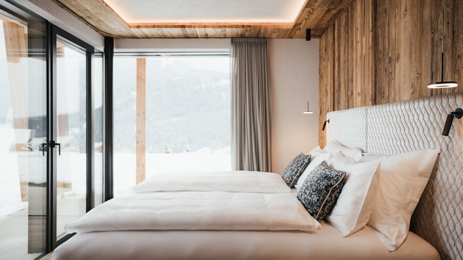 Lum D'Or Spa Chalet | Luxury Ski Chalets Selva | Oxford Ski